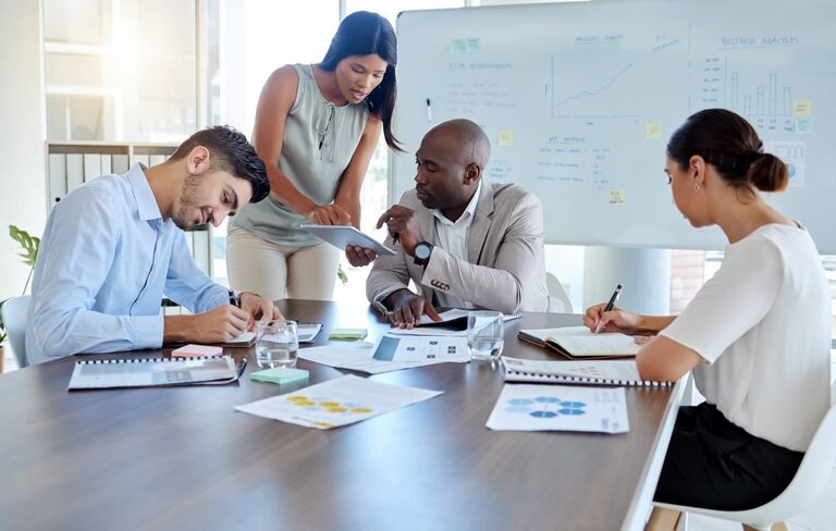 Managing relationships with C-level executives as an innovation leader